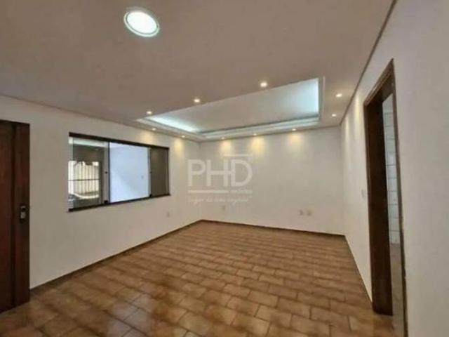 Casa Reformada com Edícula Independente, Quintal Amplo e 3 Vagas de Garagem no Baeta Neves SBC