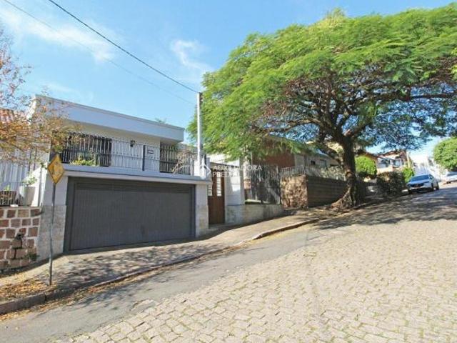 CASA REFORMADA COM PÁTIO E JARDIM PRÓXIMO AO IGUATEMI