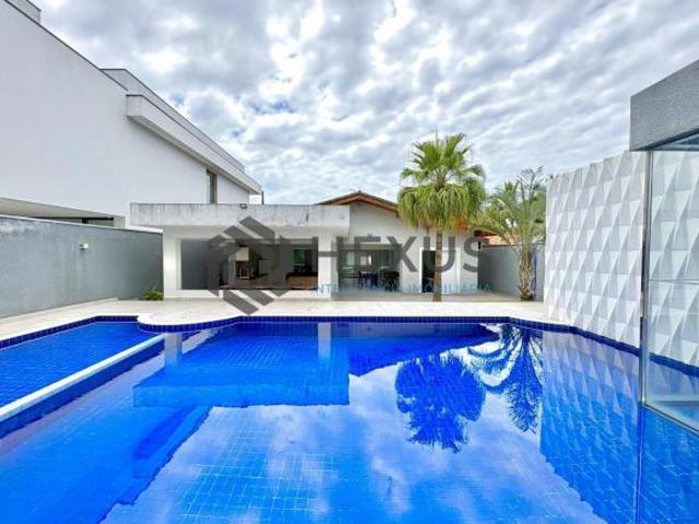 Casa reformada com piscina e área gourmet no Jardim Acapulco, Guarujá
