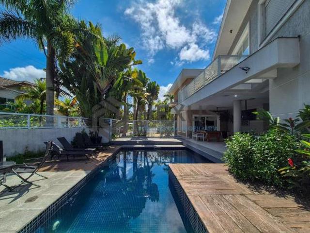 Casa reformada com piscina e área gourmet no Jardim Pernambuco I, Guarujá