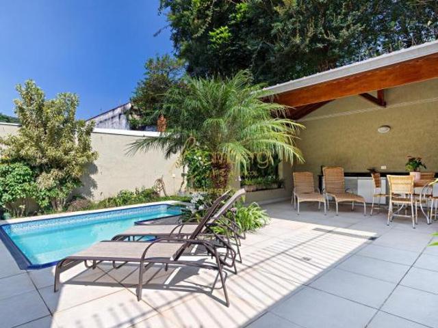 Casa reformada com piscina e churrasqueira no Alto da Boa Vista