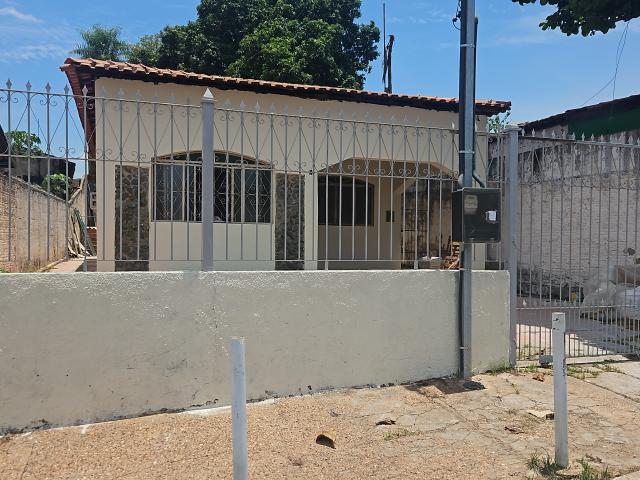 Casa reformada com varanda em Cuiabá