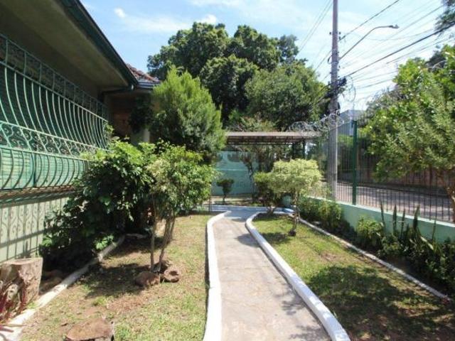 CASA REFORMADA DE 03 DORMITÓRIOS