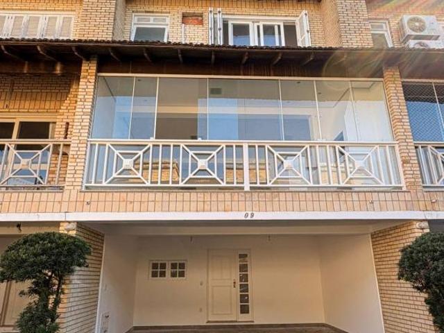 Casa Reformada de 197mq no Condomínio Villa Dei Fiori Bairro Tristeza a venda