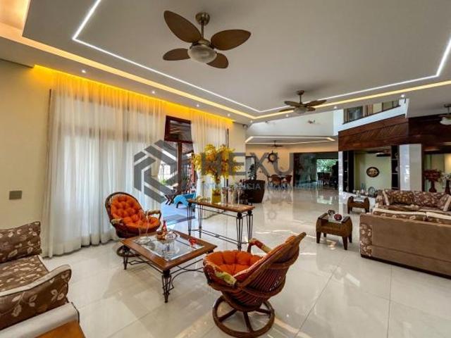 Casa reformada de alto padrão no Condomínio Granville na Enseada, Guarujá
