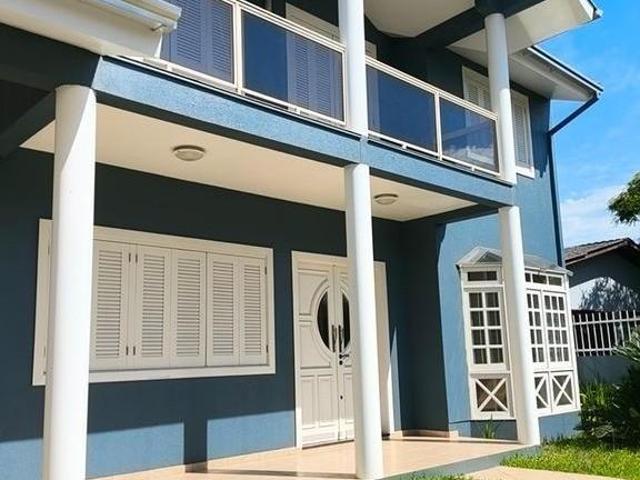 Casa Reformada e Mobiliada no Bairro Stan