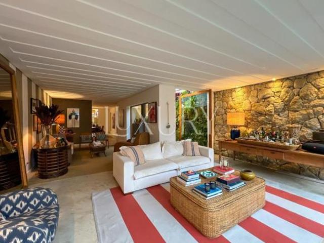Casa reformada e super charmosa a venda no bairro Jardim Paulista. Exclusividade Luxury