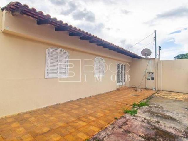Casa Reformada em Terreno de Esquina Qnl 23 Conjunto a