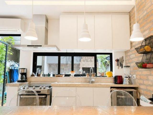 Casa reformada em vila residencial com 2 suítes na Vila Mariana
