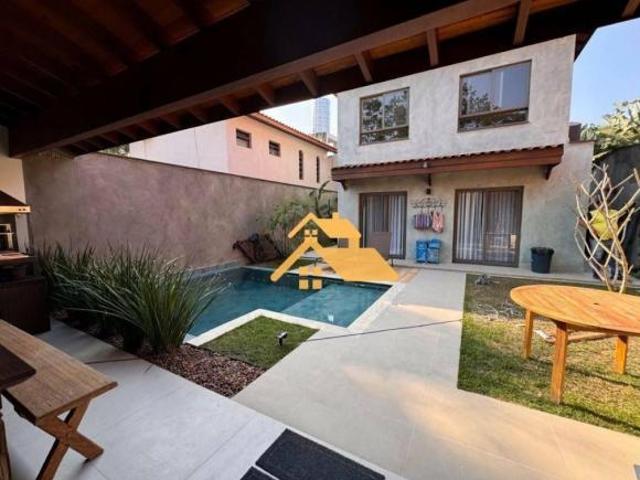 Casa Reformada em Barra do Una: 5 Suítes, Piscina e Espaço Gourmet a 250m da Praia