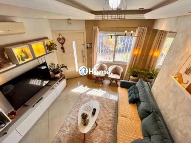 Casa Reformada em Condomínio com Suíte e Espaço Versátil Avenida Ecoville