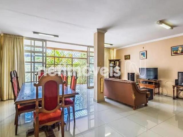 Casa reformada nascente com vaga de garagem na SHIGS 707 Asa Sul