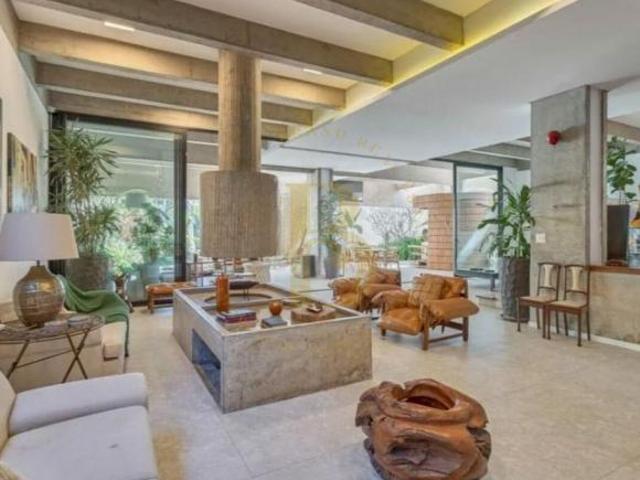 Casa reformada no Alto da Boa vista com 720 m² de área construída 4 suítes 8 vagas