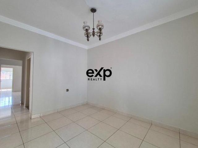 Casa reformada no Bairro Alto com vocação comercial e amplo quintal
