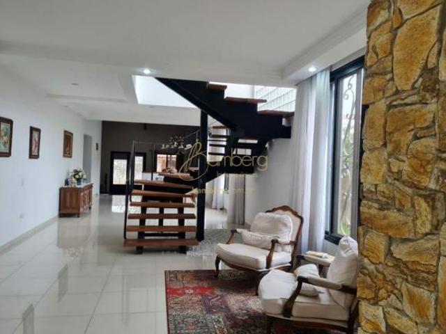 Casa reformada no bolsão de Interlagos / 5 suítes / pé direito alto