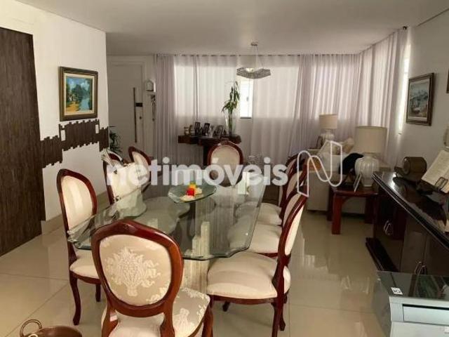 CASA REFORMADA NO LAGO NORTE