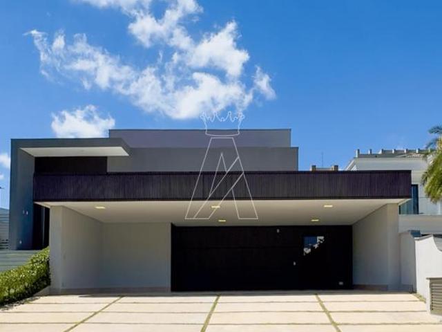 Casa reformada para venda em Alphaville localizada no Residencial 01