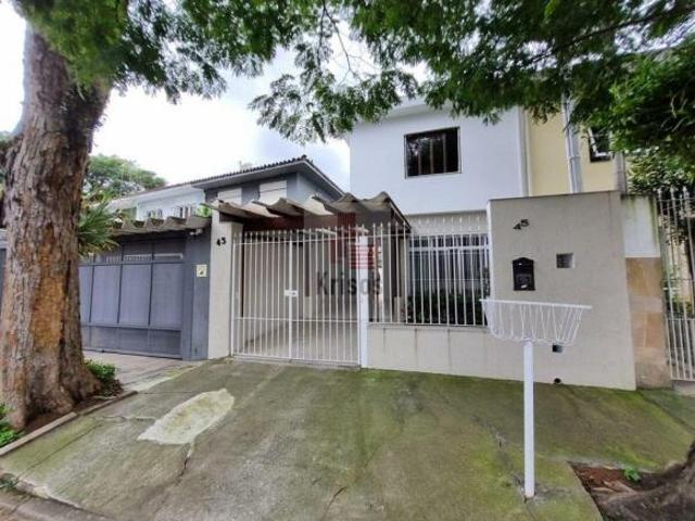 Sobrado com 3 Quartos e 3 banheiros à Venda, 200 m² por R$ 1.700.000