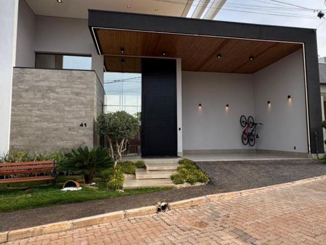 Casa na Arniqueira | 3 Suítes | Terreno 400 m2 | Condomínio fechado