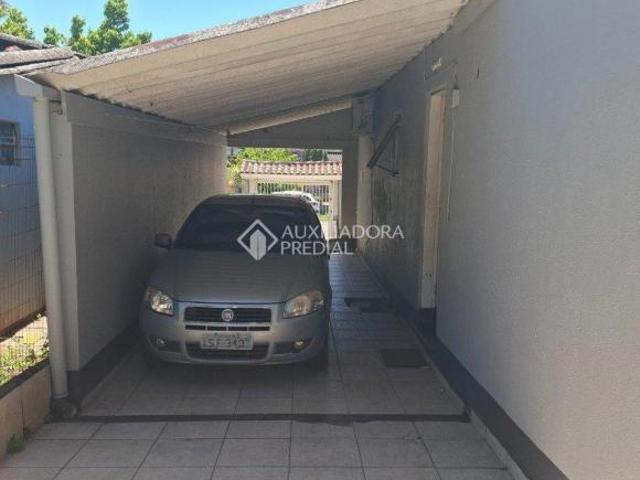 casa residência bem distribuída, com layout funcional e anexo de acabamento diferenciado, ideal para