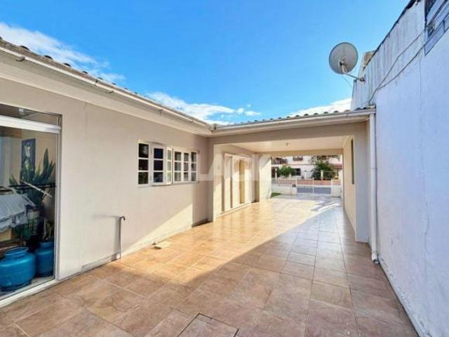Casa Residencial Mobiliada de 6 Quartos no Centro de Torres RS