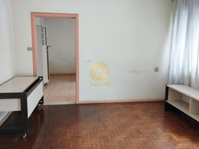 casa residencial no Centro de Jacareí! Com 2 dormitórios