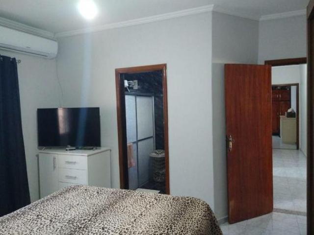 Casa residencial ou adaptavel para comercio com 3 dormitorios a venda, 212 m2 por R$ 480.000 Plana