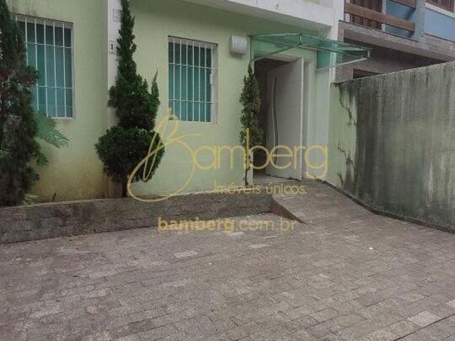 Casa residencial ou comercial. 3 dormitórios, 2 vagas. porcelanato. ar condicionado. Confira!