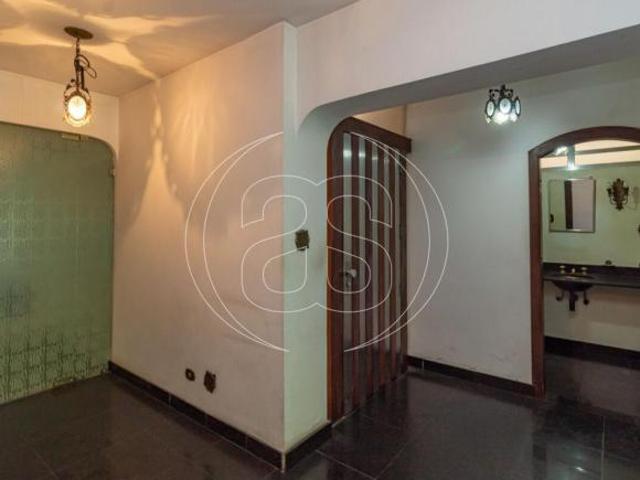 Casa residencial ou comercial á venda com 710m² de área total