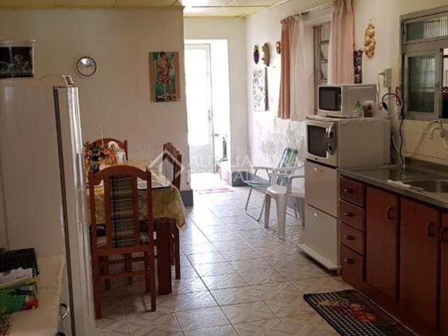 Casa residencial ou comercial, com 127 m² de área privativa