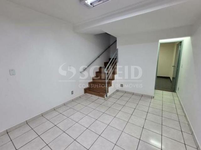 Casa residencial ou comercial com 140m, 3 dormitórios, 1 suíte e 2 vagas à venda no Jardim Aeroporto