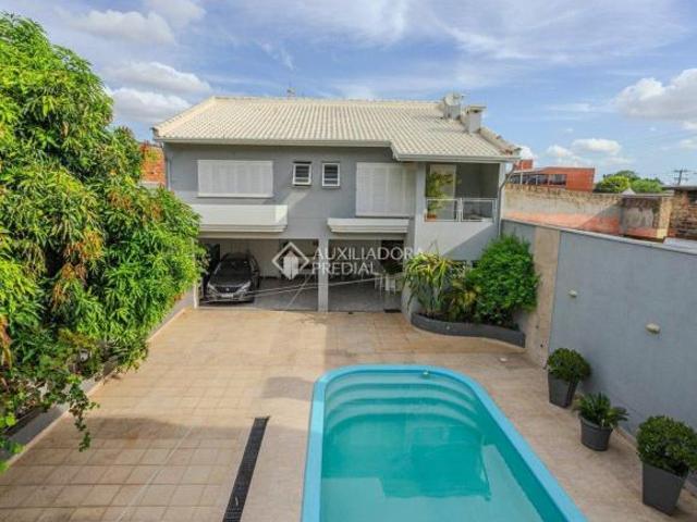 Casa residencial ou comercial de 406 m, com 3 Quartos, suíte, 3 salas,2 banheiros, 6 vagas, Niterói