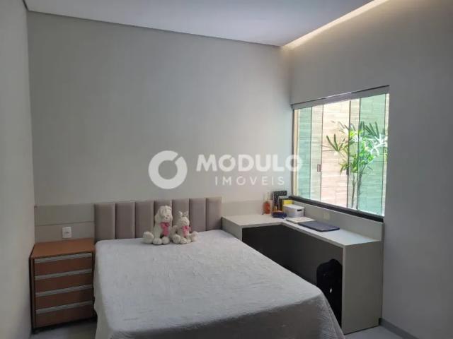 CASA RESIDENCIAL à venda, 3 quartos, 1 suíte, 4 vagas, ALTO UMUARAMA Uberlândia/MG