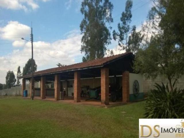 CASA RESIDENCIAL À VENDA