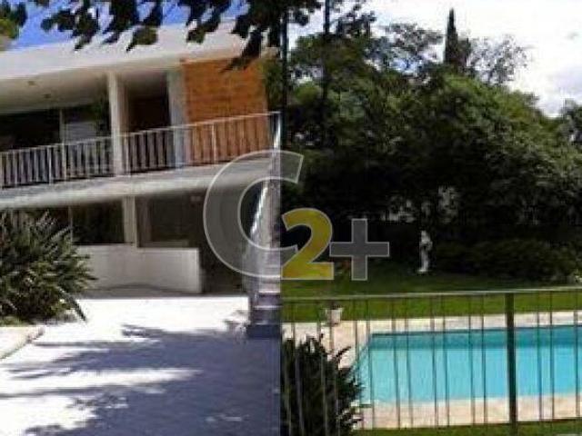 Casa residencial à venda, 4 quartos, 2 suítes e 9 vagas