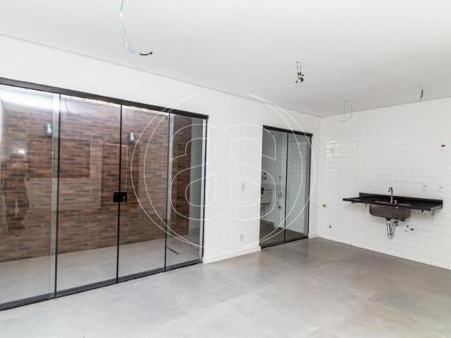 Casa residencial á venda com 110m² de área útil