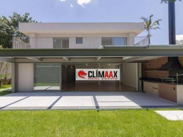 Casa em Alto da Lapa com 581m² de terreno, 4 dorm. e 6 vagas Zona Oeste SP
