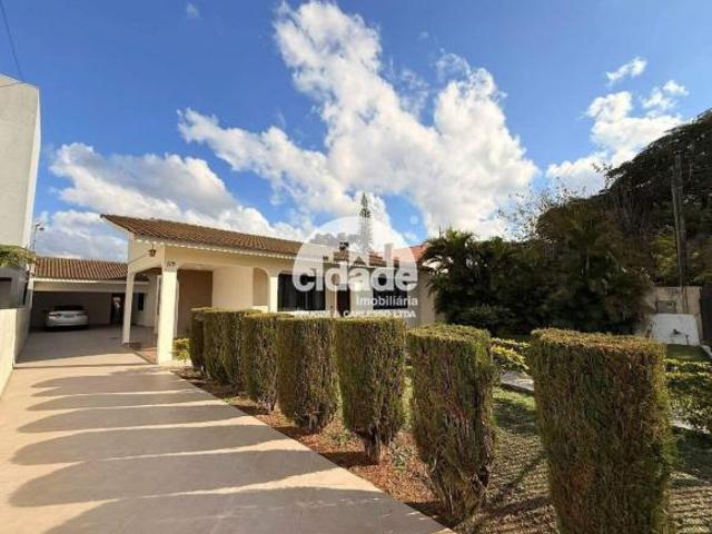 Casa residencial à venda em Cascavel PR Centro | 4 quartos 1 suíte | Varanda gourmet e 6 vagas