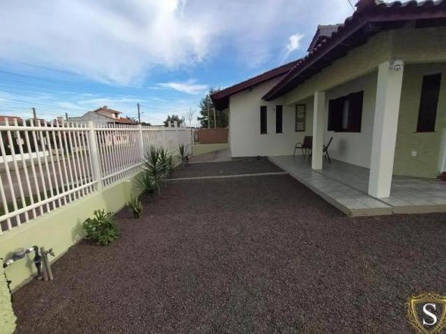 Casa Residencial à venda em Cidreira Centro, semi mobiliada de Esquina