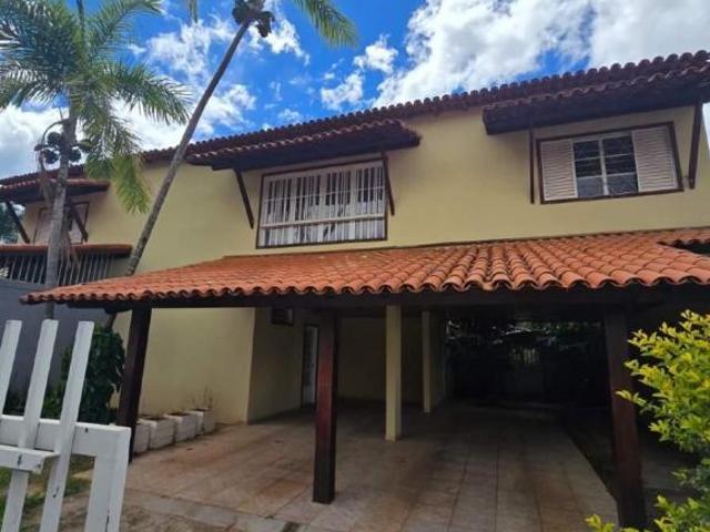 Casa Residencial à Venda em Brasília/Setor Habitações Individuais Norte – 6 suítes, 6 vagas, frente