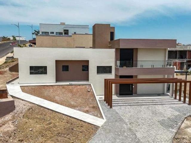 Casa residencial à venda em Jardim Botânico, Brasília – 5 quartos, 3 suítes, 306,51 m² internos