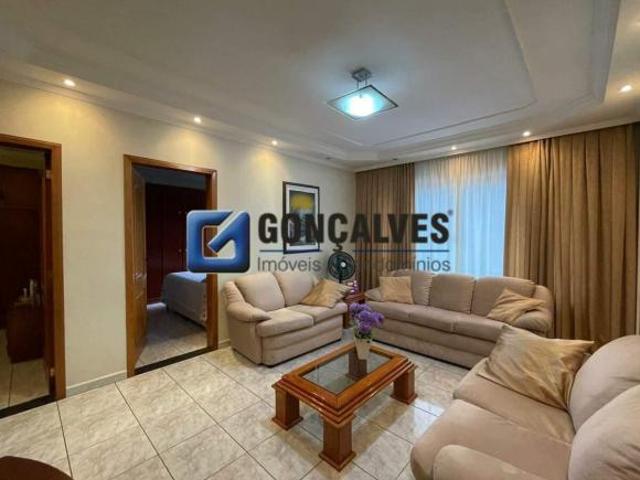 Casa residencial à venda em Jardim do Estádio, Santo André – 4 Quartos, 4 Vagas