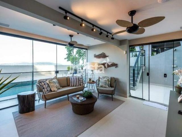 Casa residencial à venda em Santos Morro Santa Therezinha • 6 quartos 5 suítes e vista para o ma