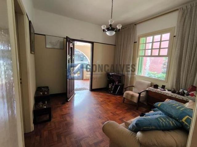 Casa Residencial à venda em Santa Paula, São Caetano do Sul – 2 quartos, 3 vagas e 300m² de área ext