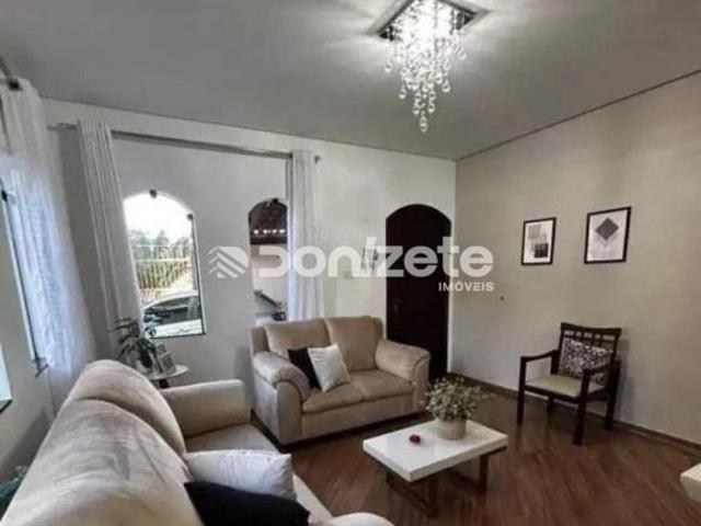 Casa Residencial à venda em Parque Jaçatuba, Santo André – 302 m², 3 Quartos 1 Suíte