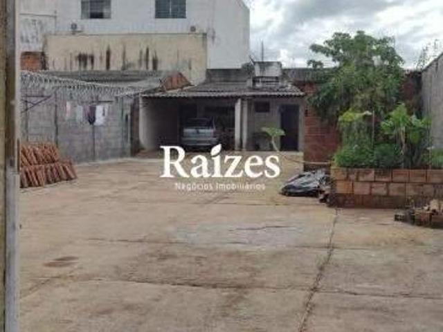 Casa Residencial à venda em Tibery Leste com 2 quartos, quintal e 4 vagas — Uberlândia/MG