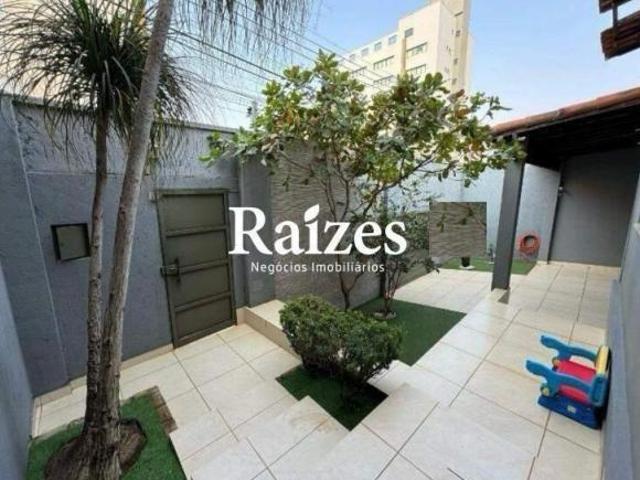 Casa Residencial à venda em Uberlândia no bairro Tabajaras com 3 quartos sendo 2 suítes e 186 m²
