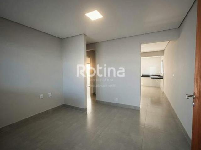 Casa residencial à venda em Uberlândia Shopping Park – 3 quartos, suíte e 3 vagas