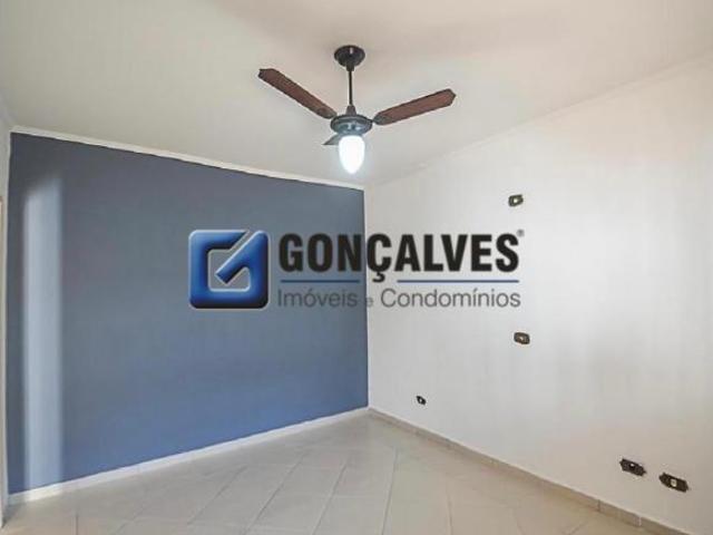 Casa residencial à venda em Vila Vivaldi, São Bernardo do Campo — 2 quartos, amplo quintal e espaço