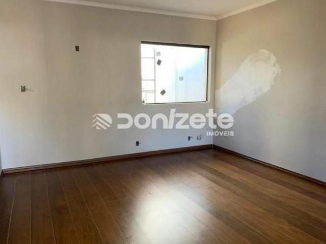 Casa residencial à venda em Vila Bastos, Santo André – 3 quartos, 1 suíte, 6 vagas